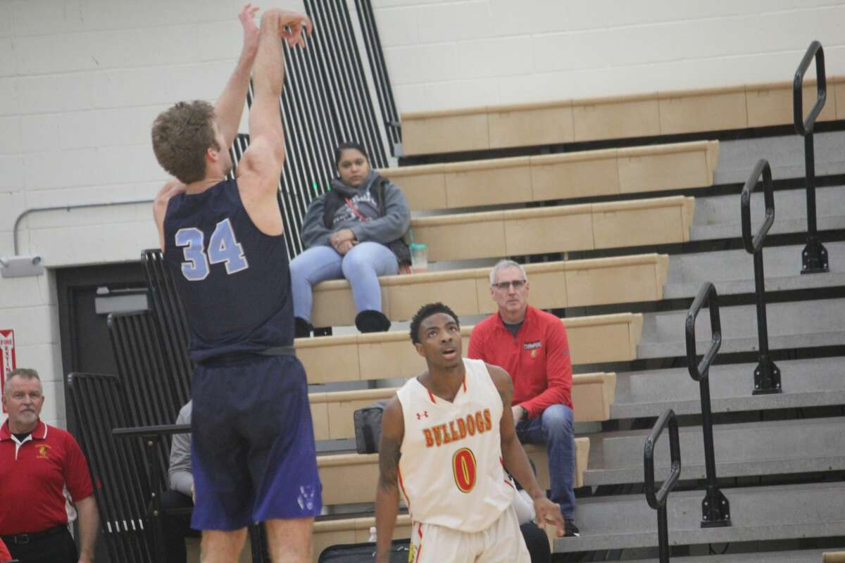 Northwood men upset No. 17-ranked Ferris