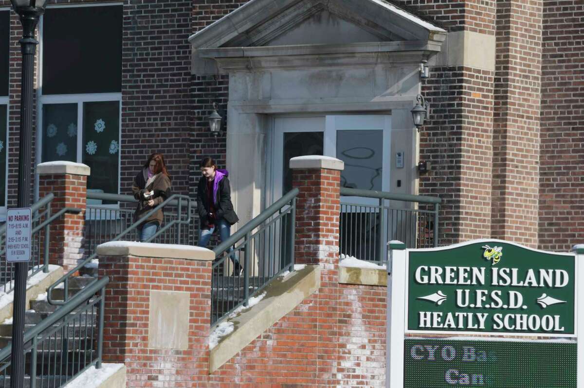 Undersheriff: Teens in deadly crash didn't have green light to cross 787