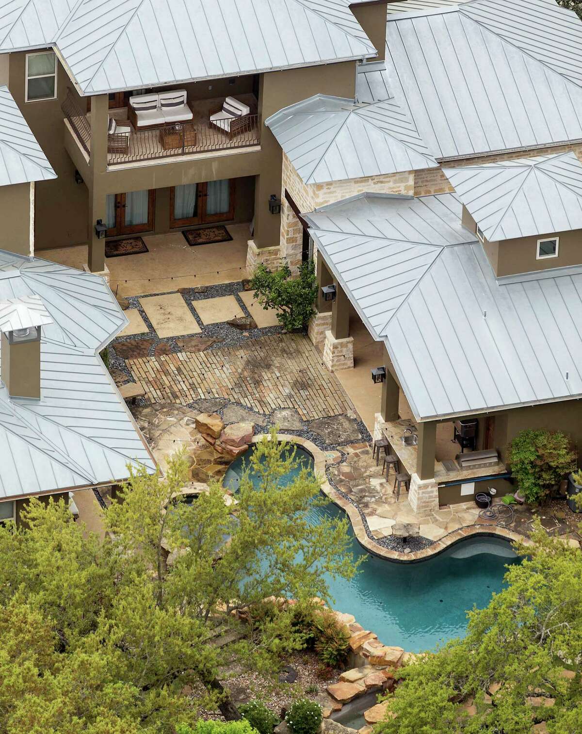 Sheriff shares update on progress of Anaqua Springs killings investigation