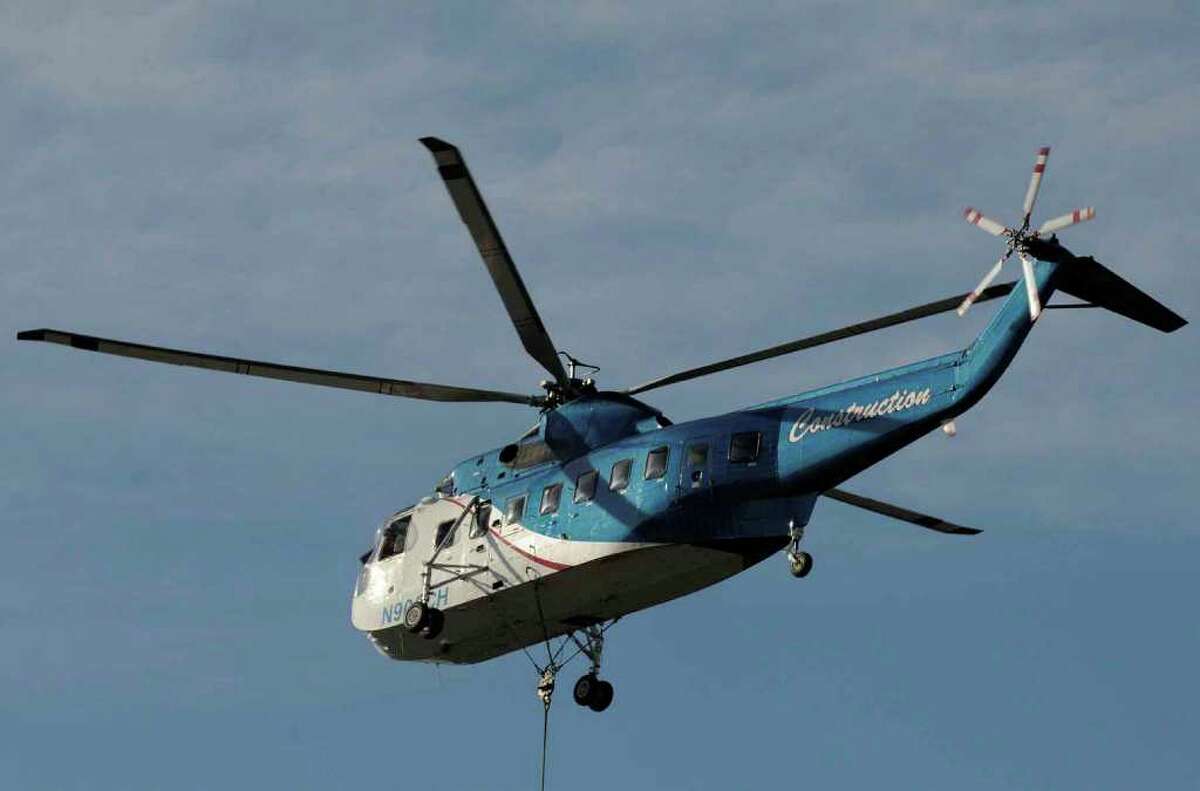 Photos: Helicopter delivers air-handling unit to hospital roof