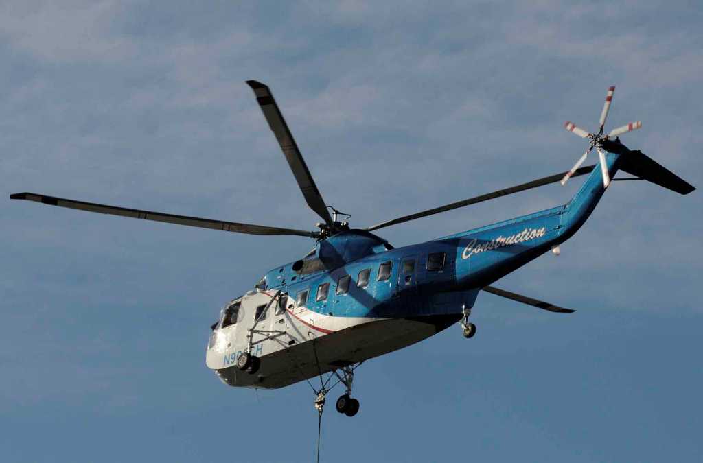 Photos: Helicopter delivers air-handling unit to hospital roof