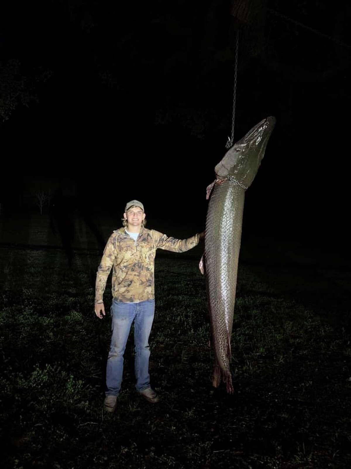 Houston-area teen catches 7-foot, 190-pound alligator gar just outside ...