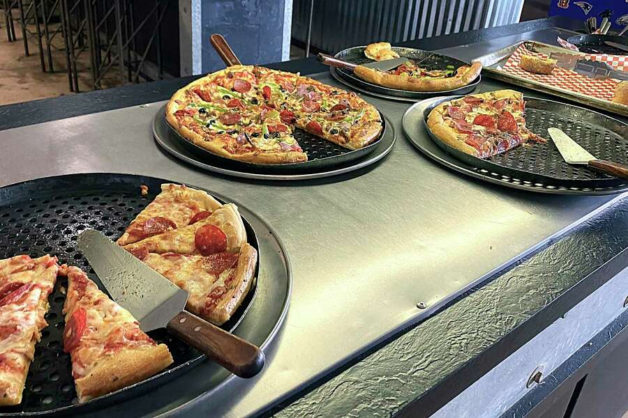 52 Weeks of Pizza: Tank’s Pizza restaurant tanks with sad buffet and ...