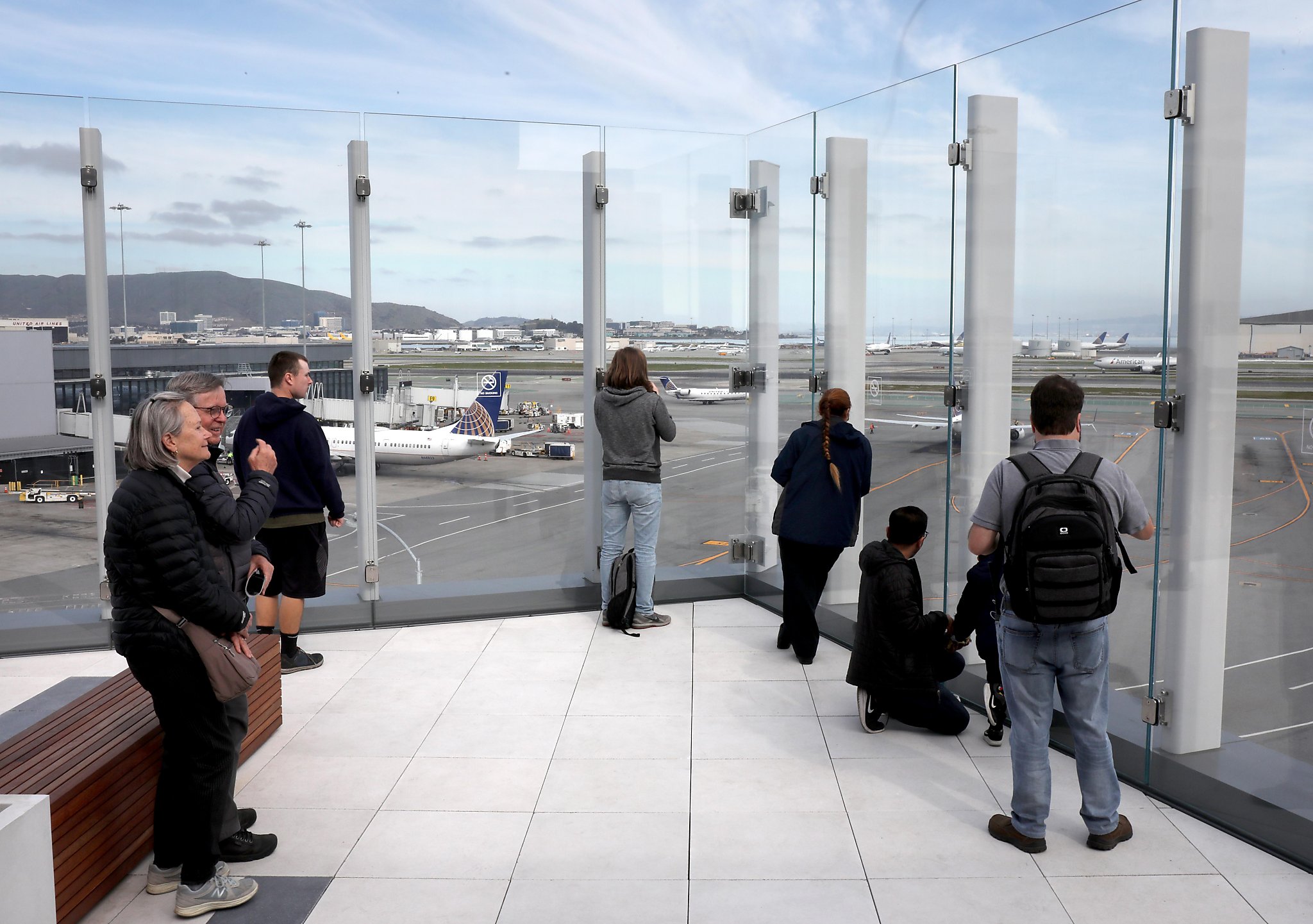 SFO opens new observation deck, with 180-degree runway views