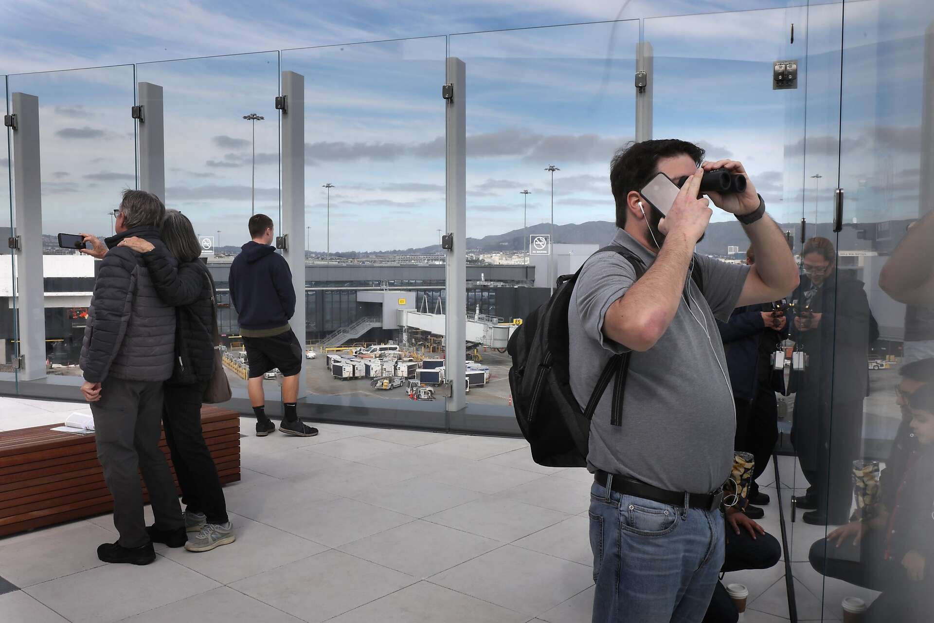 SFO opens new observation deck, with 180-degree runway views