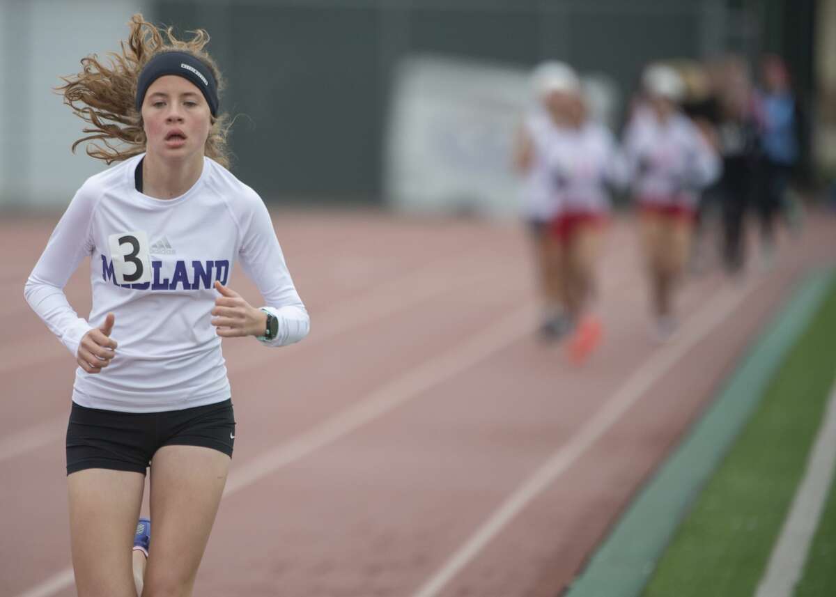 HS TRACK: Lee duo primed for success after Tall City Relays wins