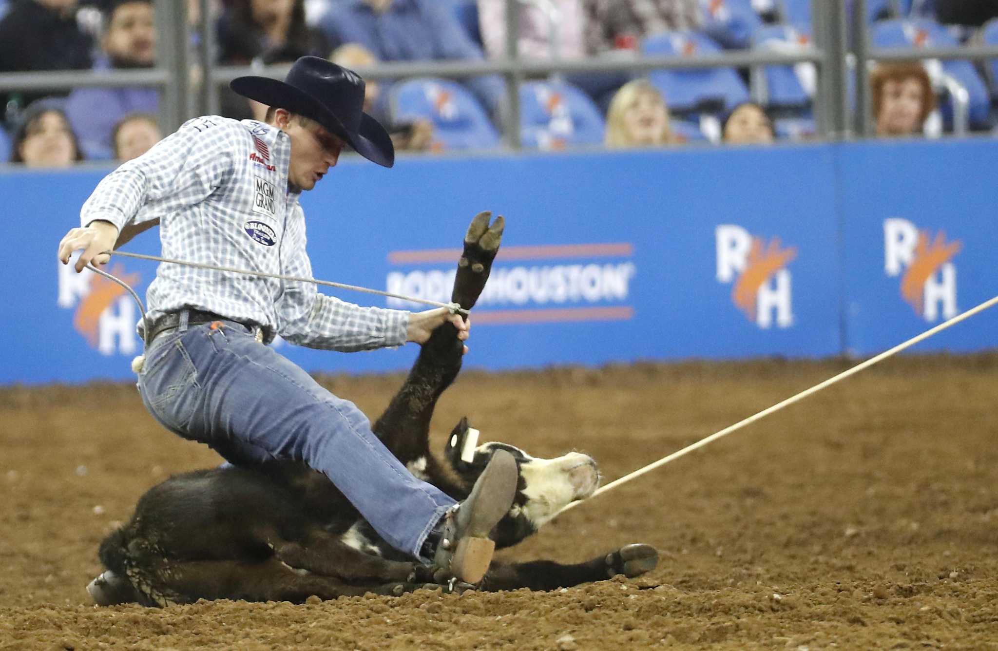 Tuf Cooper is the roper to beat at RodeoHouston