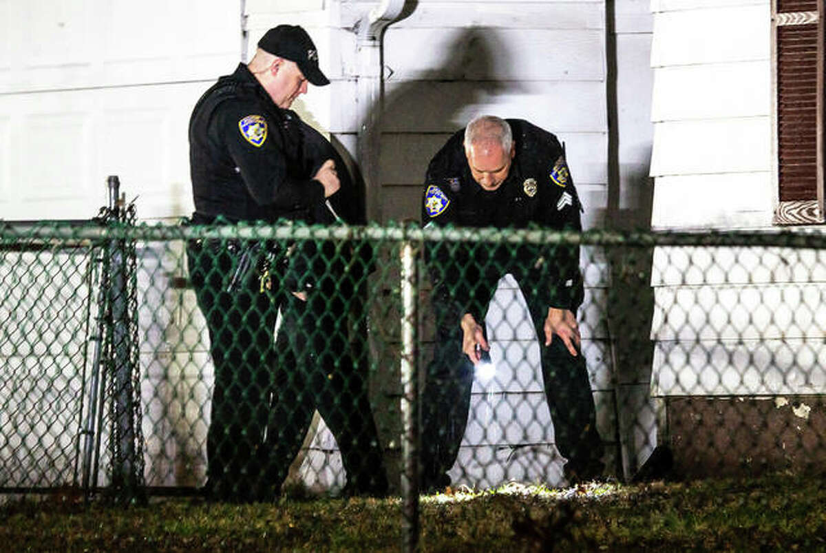 Alton Man Accused Of Shooting Teen Idd Remains At Large And