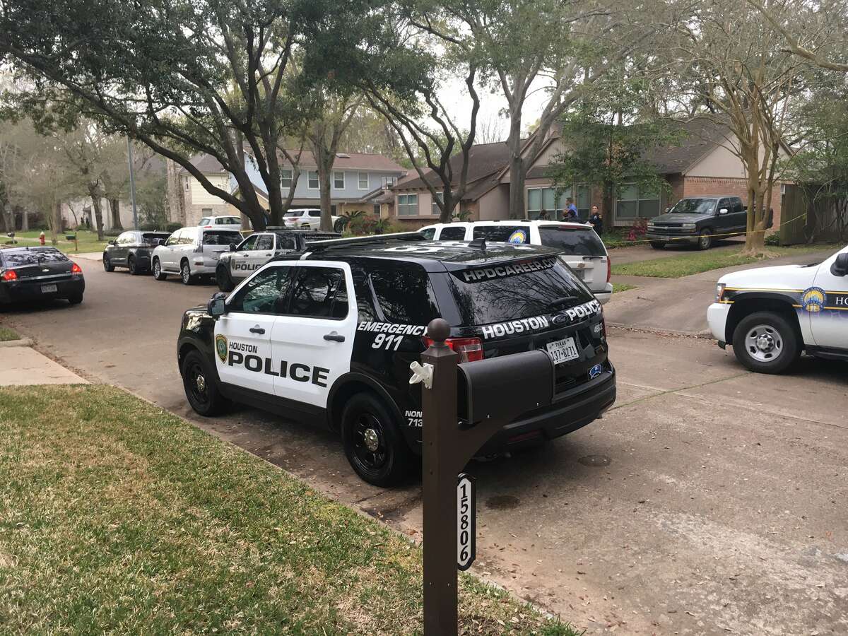 Murder-suicide under investigation in southeast Houston Murder-suicide under investigation in southeast Houston