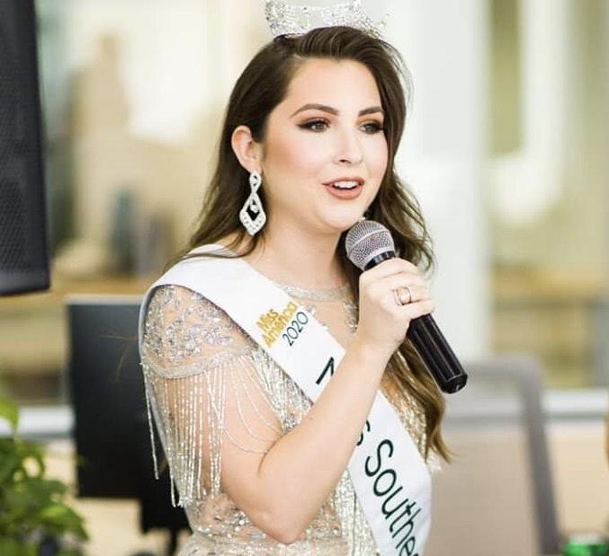 When the national anthem singer became dehydrated, Texas A&M fans ...