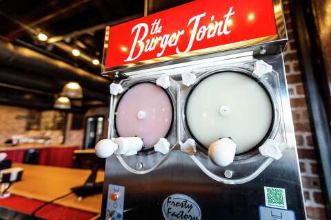 Houston mayor dogs 'hamburger building' in library dispute