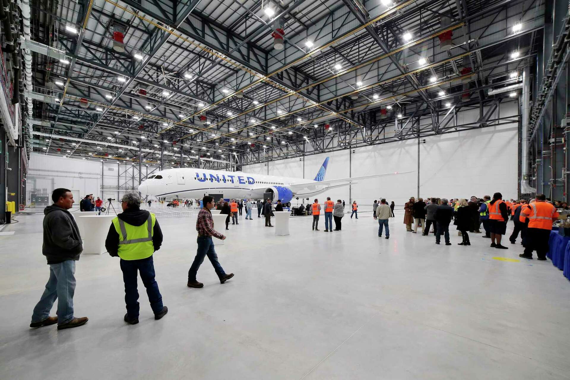 United unveils $200M maintenance facility at IAH