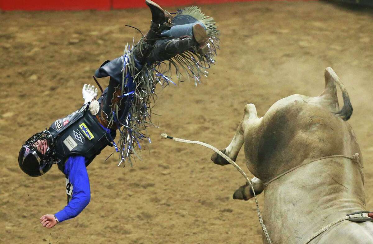 Kastner leads parade of cowboys performing under pressure