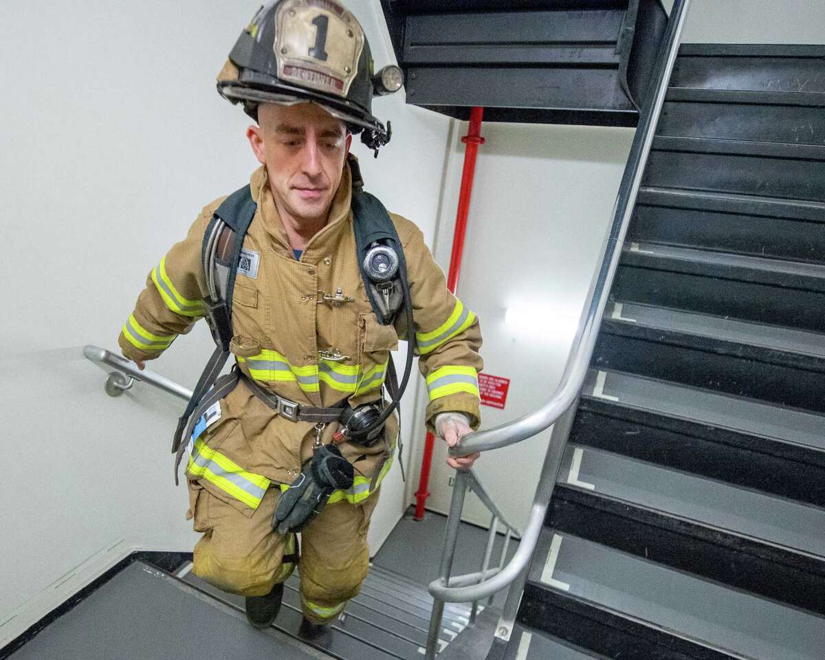Photos: Stair climbing at Corning Tower