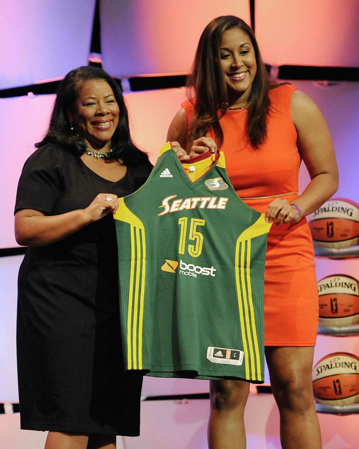 Kaleena Mosqueda-Lewis, UConn women's basketball star, to retire