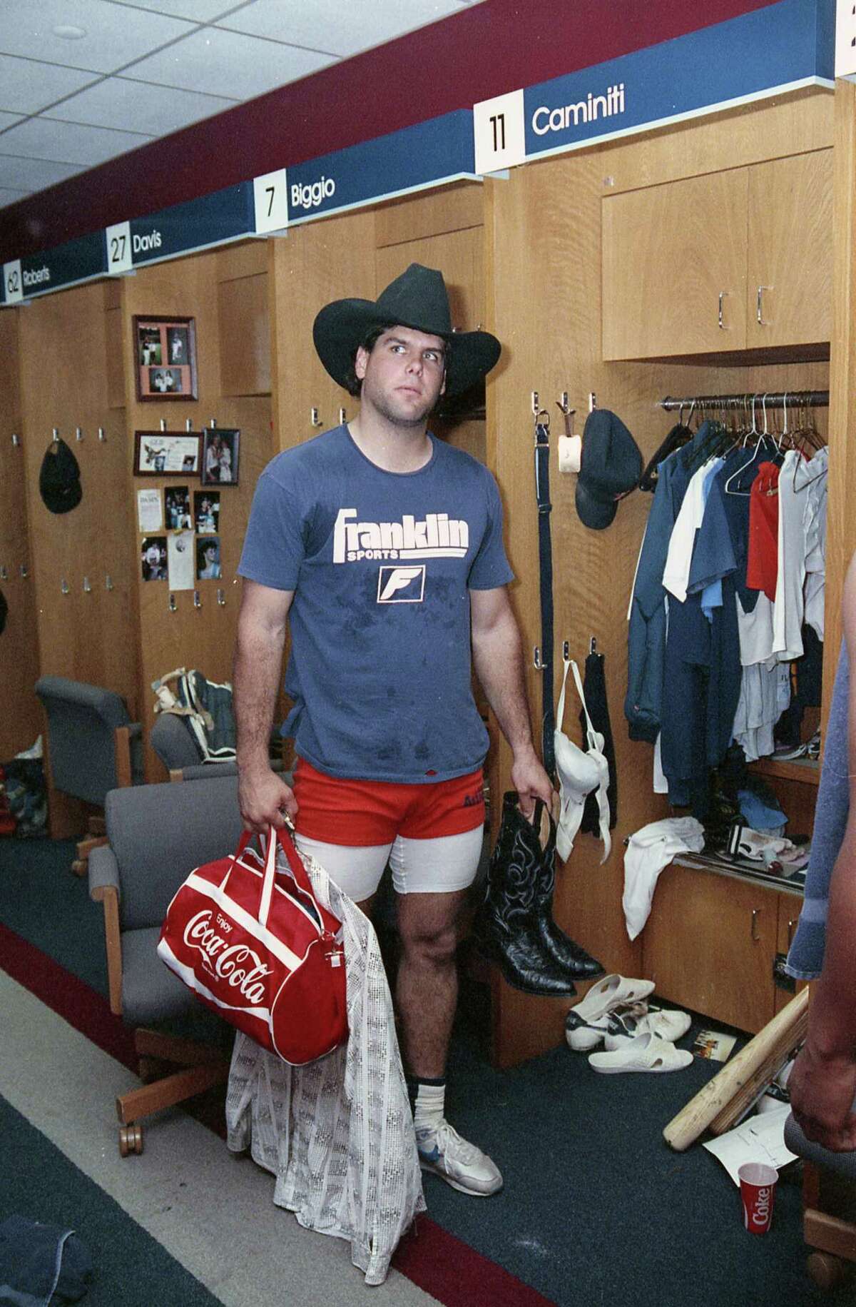 30 years ago: Clint Black dazzles at the rodeo and NKOTB packs the Summit