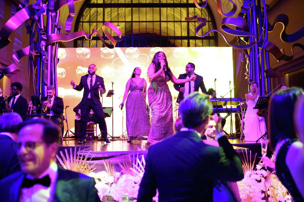 Houston Ballet celebrates 50th anniversary with a golden, record ...