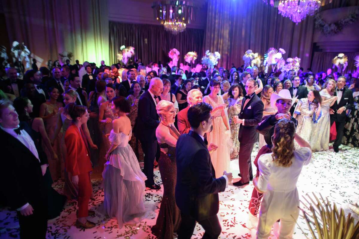 Houston Ballet celebrates 50th anniversary with a golden, record ...