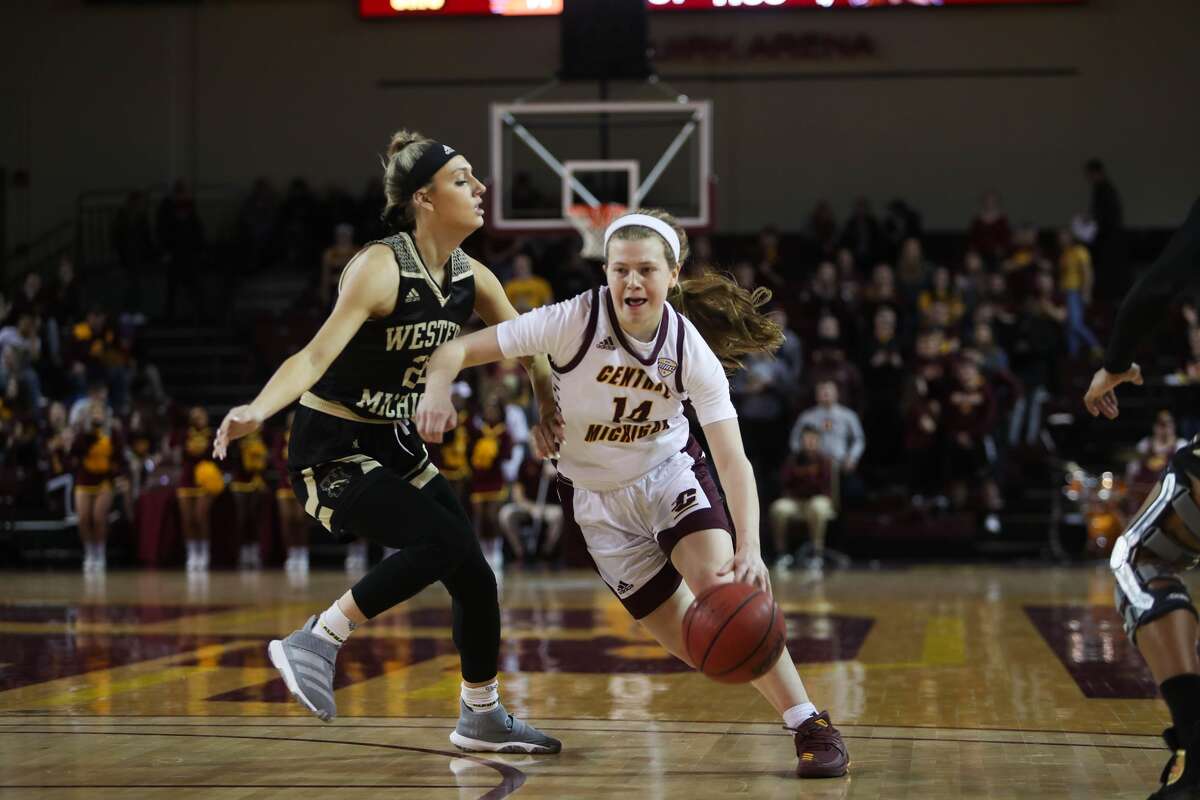 Fab freshman: Molly Davis playing big role in CMU's incredible season