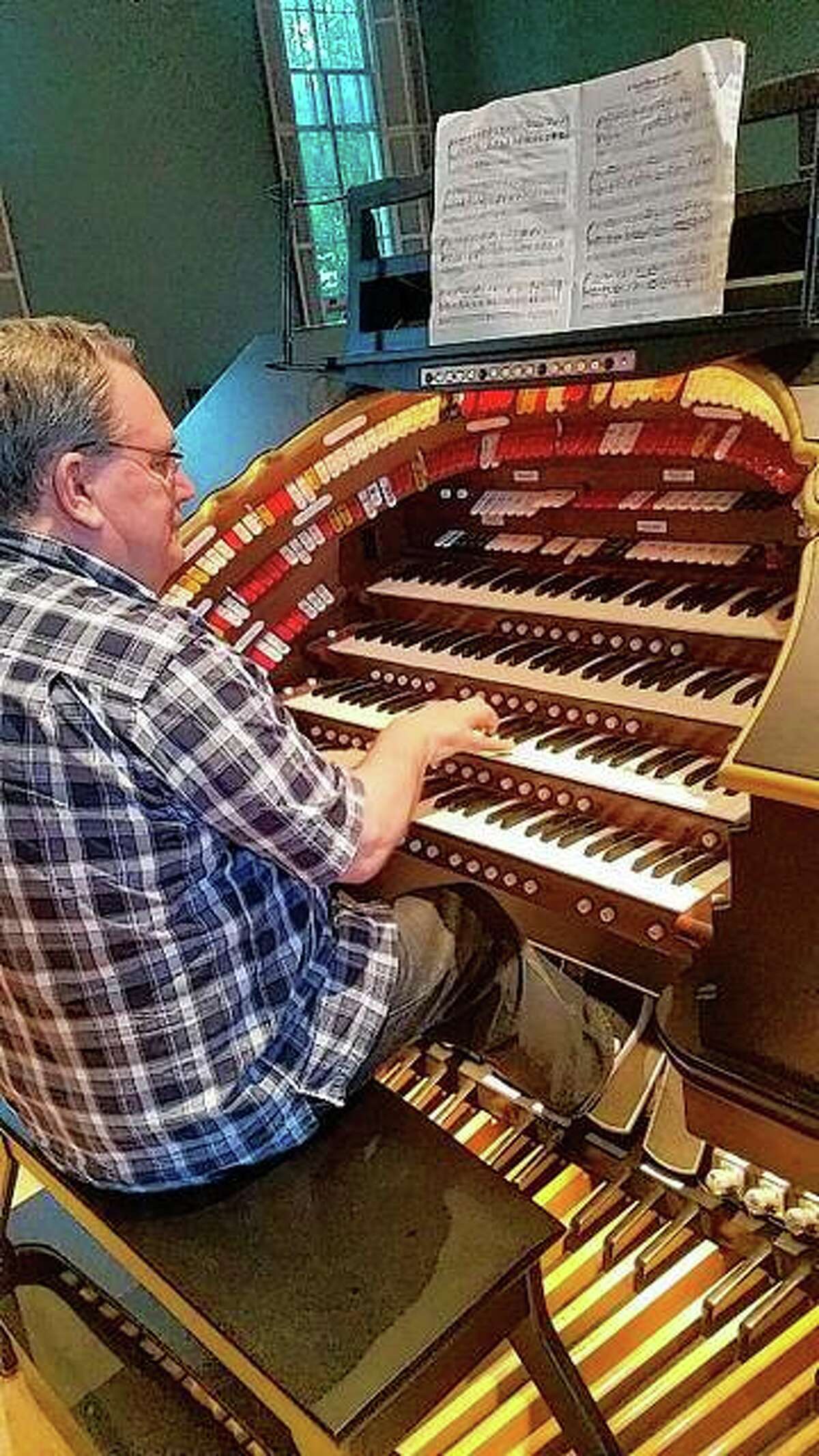 Organ performance brings sound to silent film