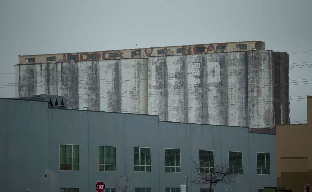 Demolition begins on towering west Houston grain silos, making way for ...