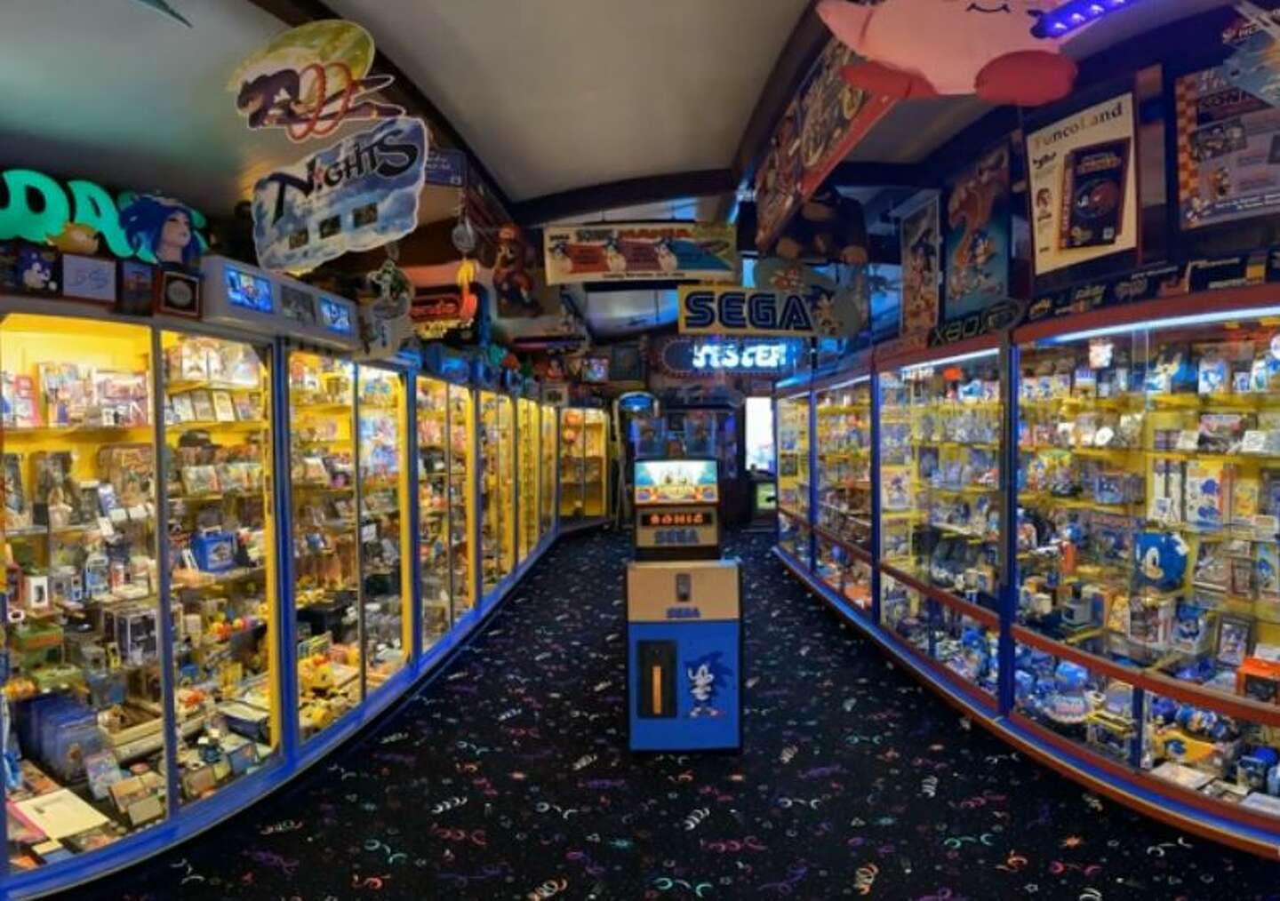 Dayton man proclaims himself 'King of the 90s' with museum-like, retro ...