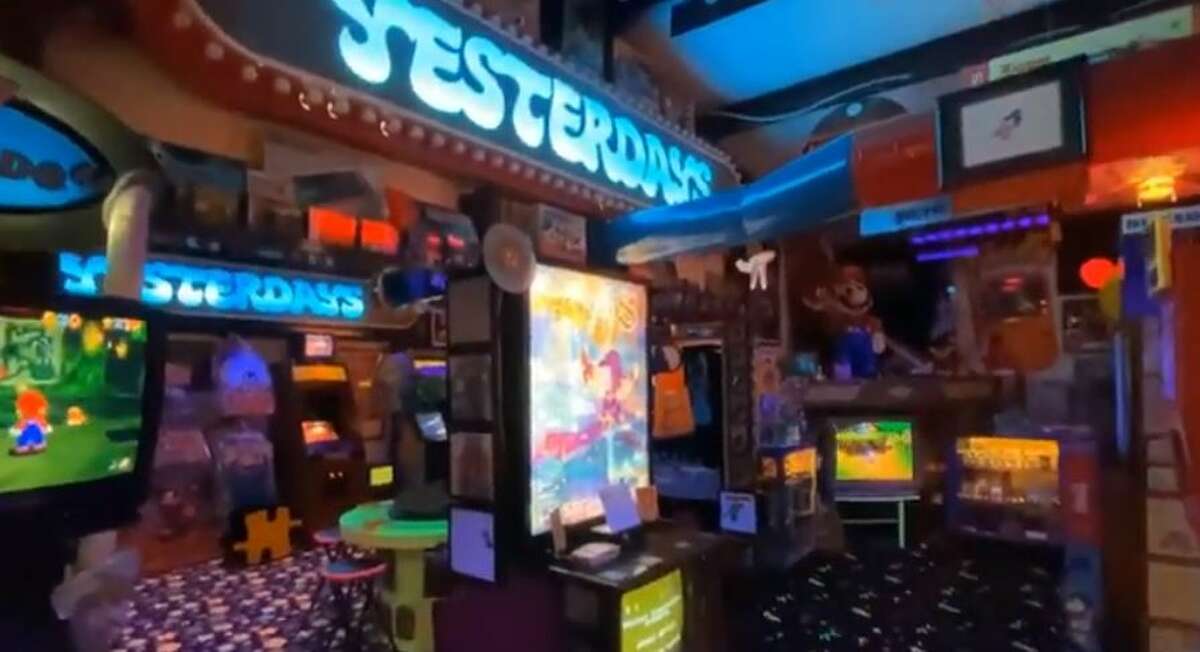 Dayton man proclaims himself 'King of the 90s' with museum-like, retro ...