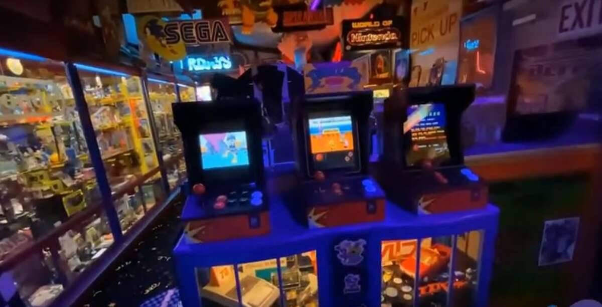 Dayton man proclaims himself 'King of the 90s' with museum-like, retro ...