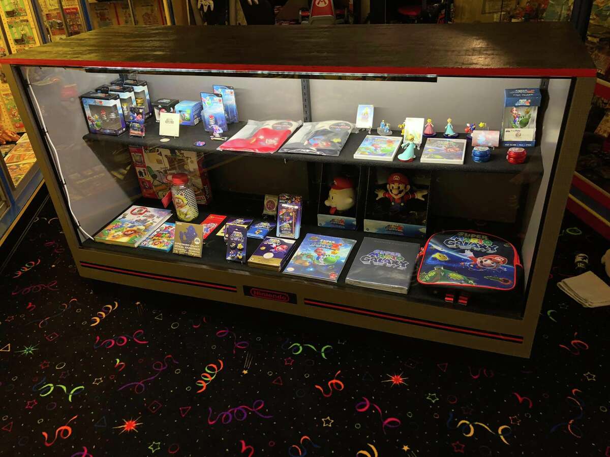 Dayton man proclaims himself 'King of the 90s' with museum-like, retro ...