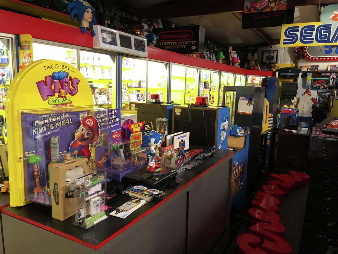 Dayton man proclaims himself 'King of the 90s' with museum-like, retro ...