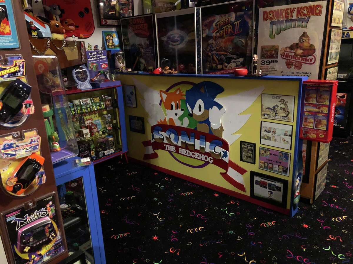 Dayton man proclaims himself 'King of the 90s' with museum-like, retro ...