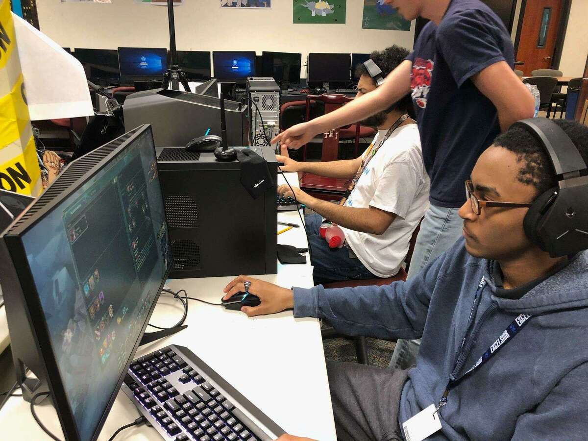 Humble ISD brings gaming to classroom with esports course