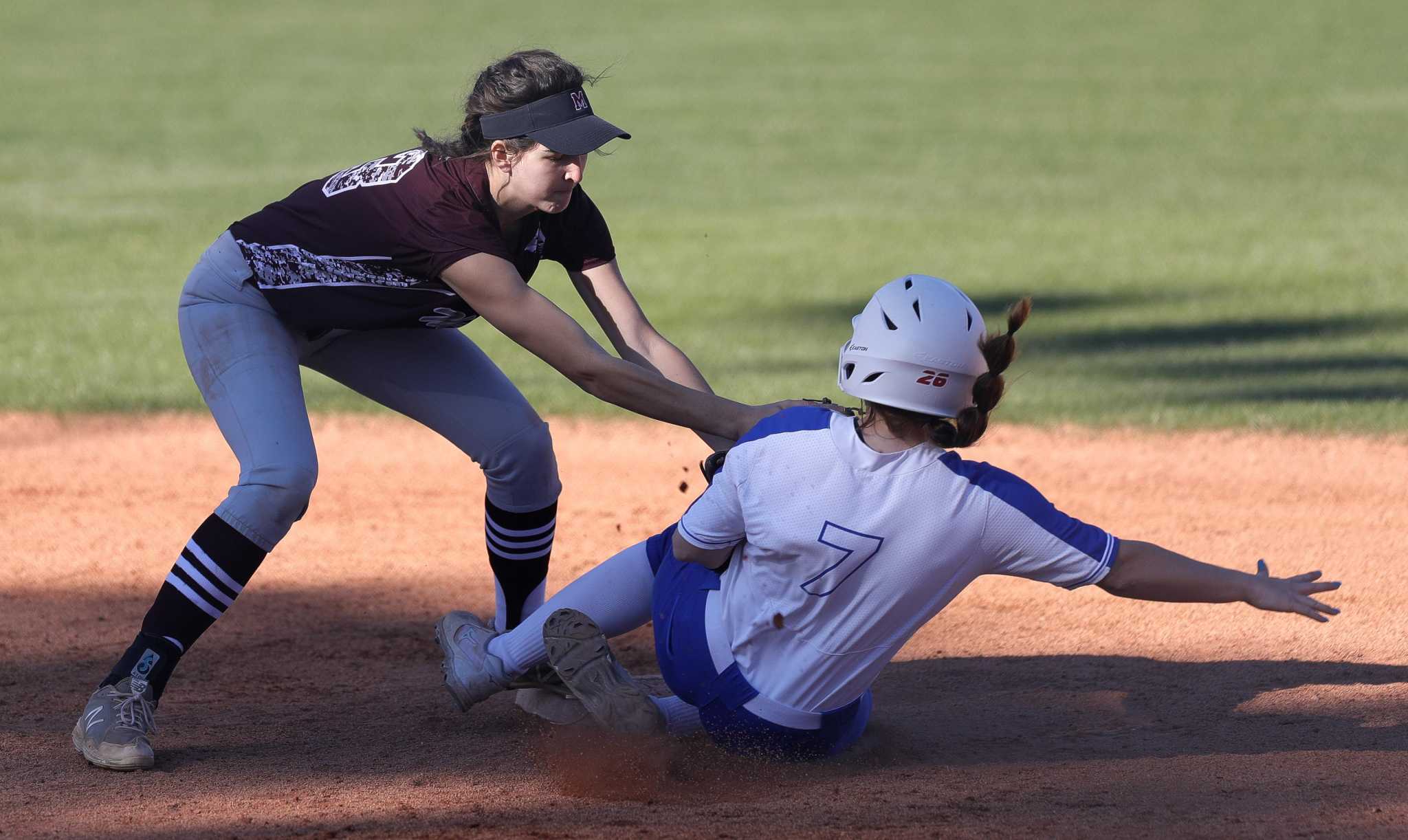 SOFTBALL ROUNDUP: Magnolia edges Oak Ridge in close game