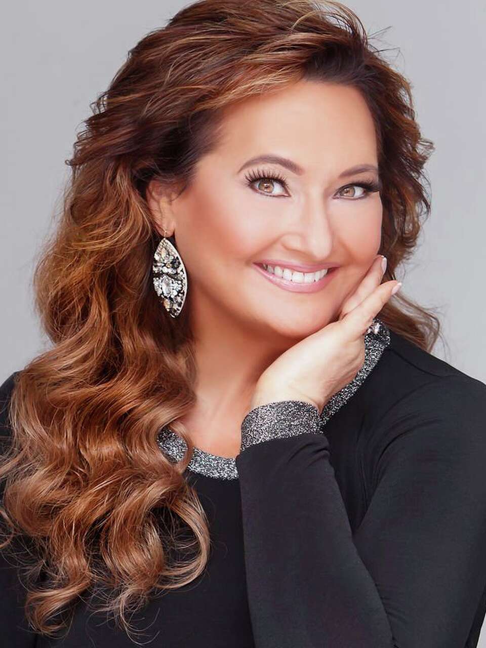 Midland native to compete in Mrs. Michigan pageant