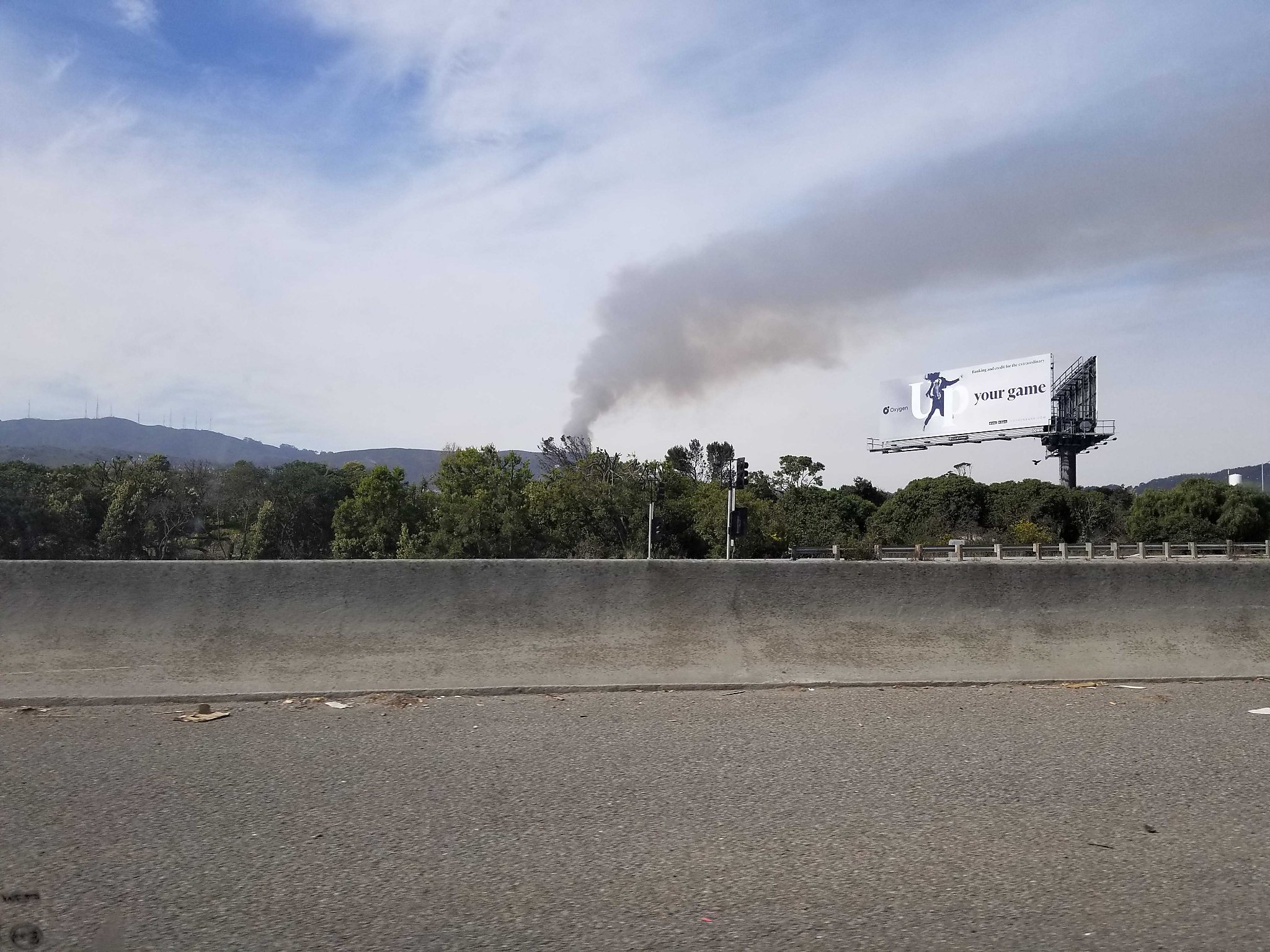 Firefighters battle small brush fire on San Bruno Mountain