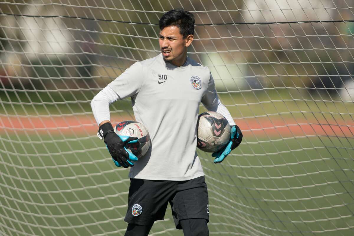 New Oakland Roots coach breaks pro soccer color barrier