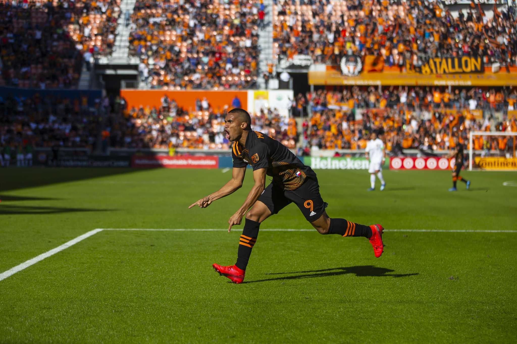 Dynamo battle LA Galaxy to draw in season opener