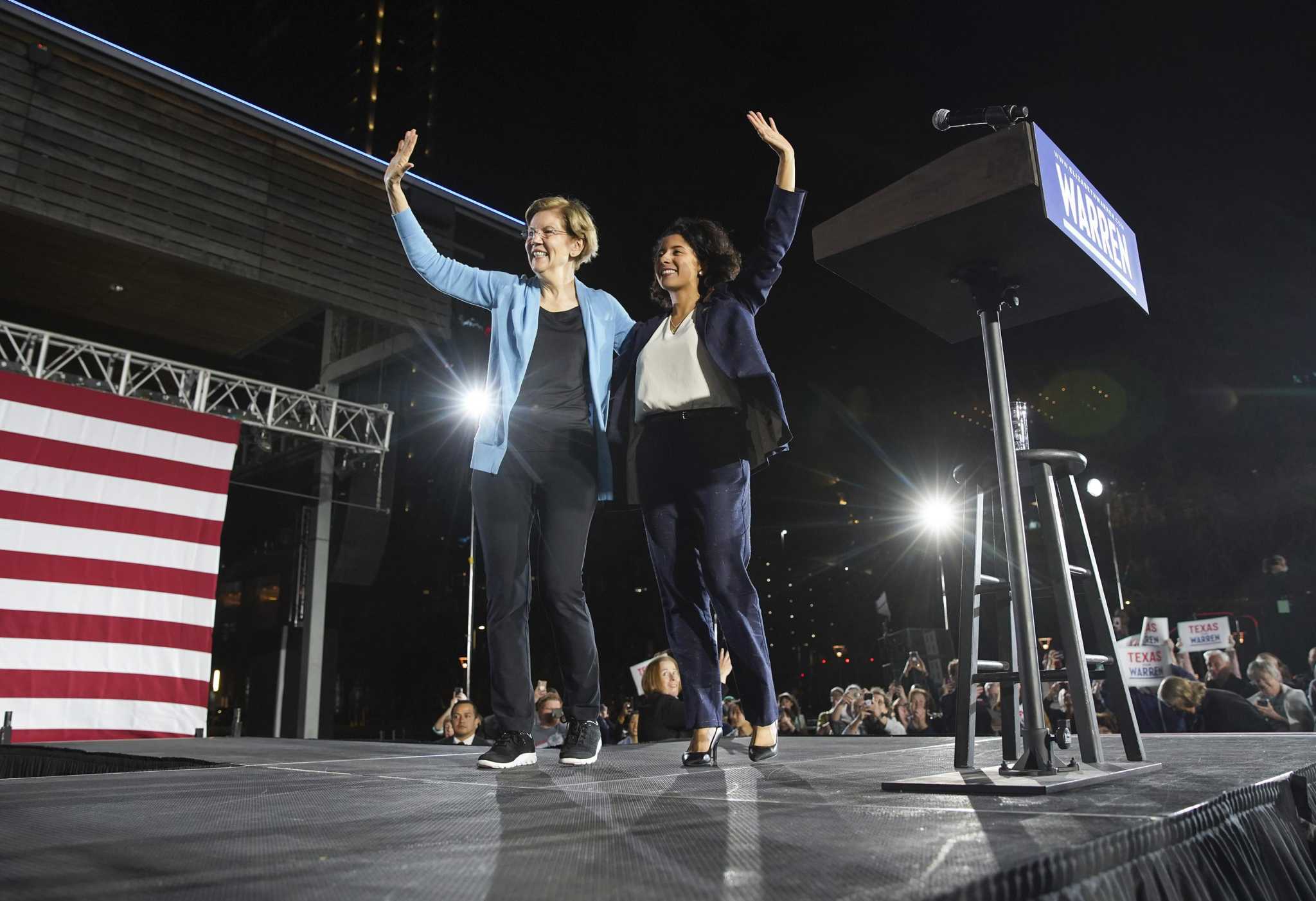 Elizabeth Warren holds town hall at Discovery Green