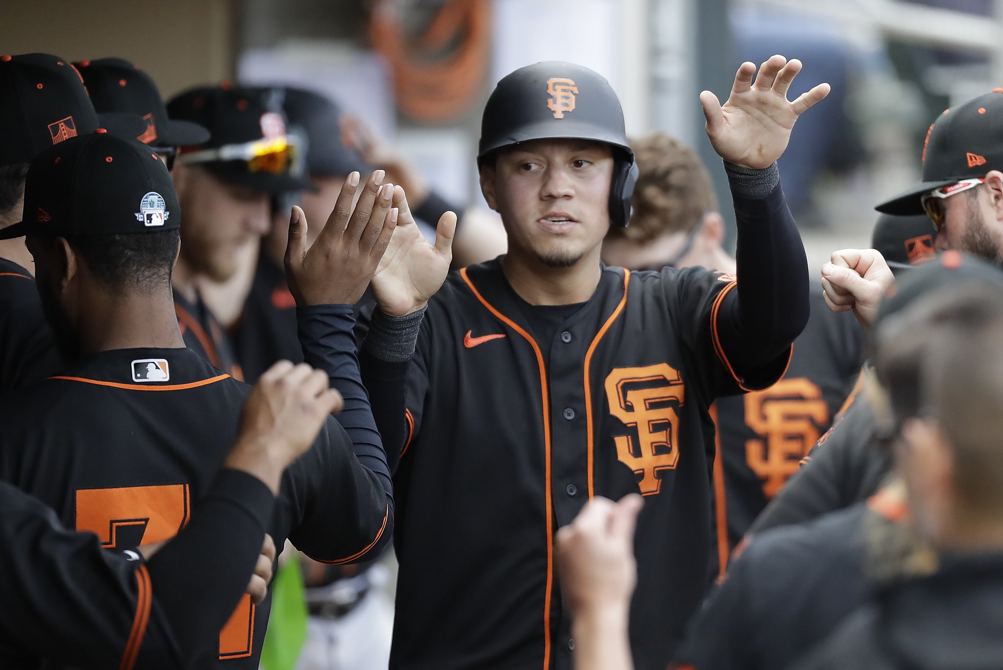 Giants hit, pitch, run and field strongly in big win over Diamondbacks