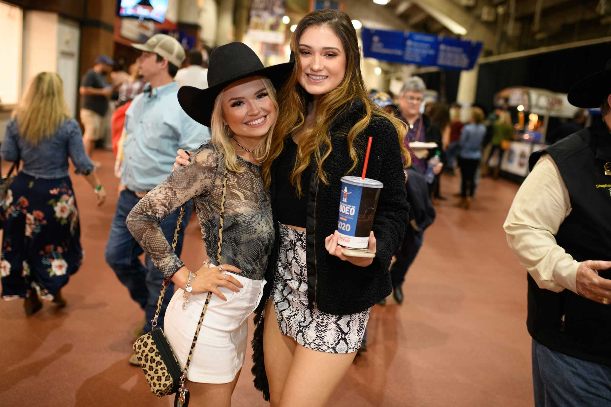 Fans saddle up for Willie Nelson's RodeoHouston return