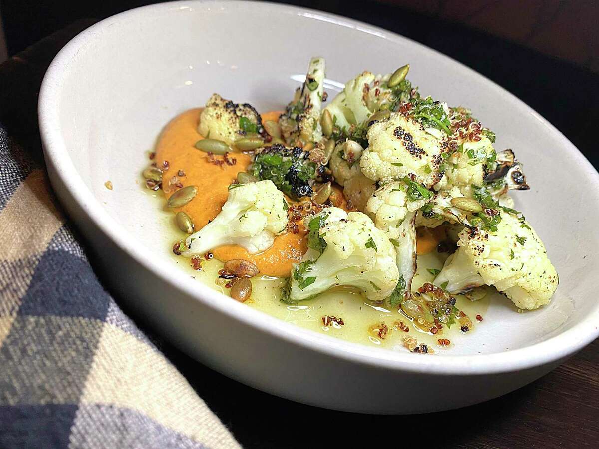 Review: The Magpie restaurant aims small, scores big with Korean ...