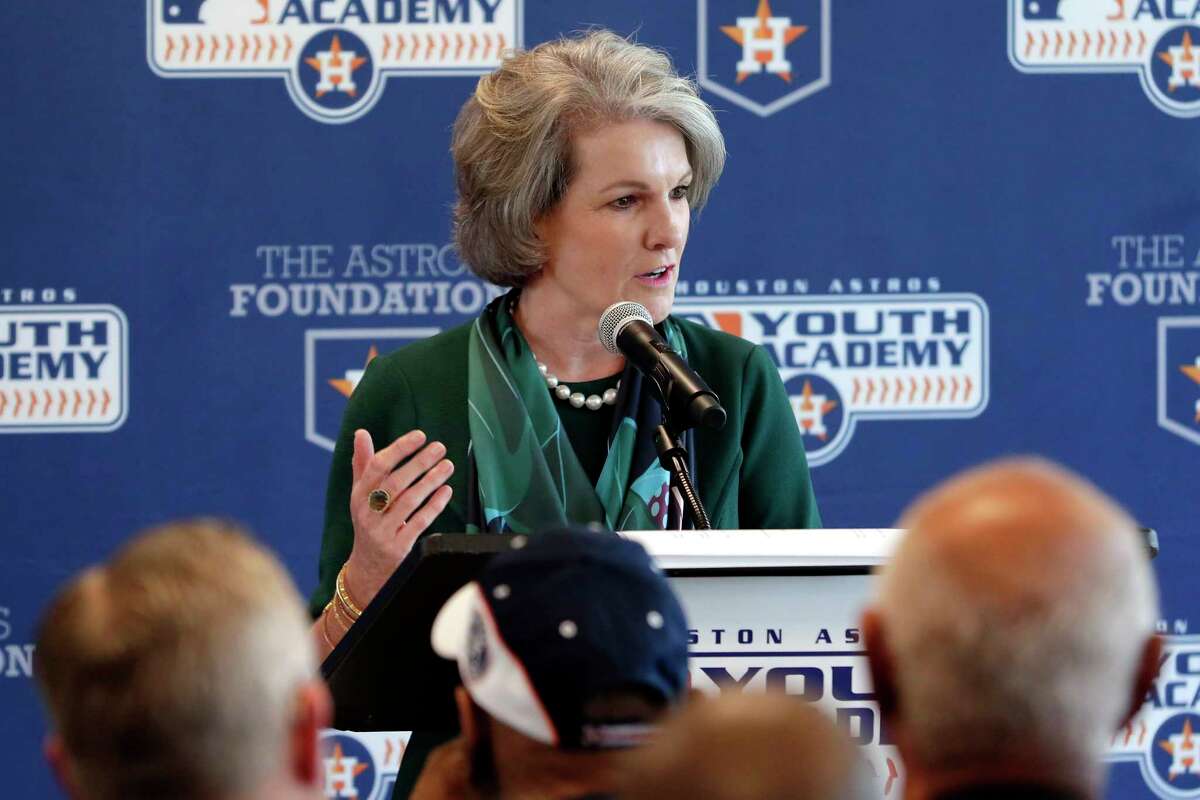 Astros host dedication ceremony for Bob Watson Education Center