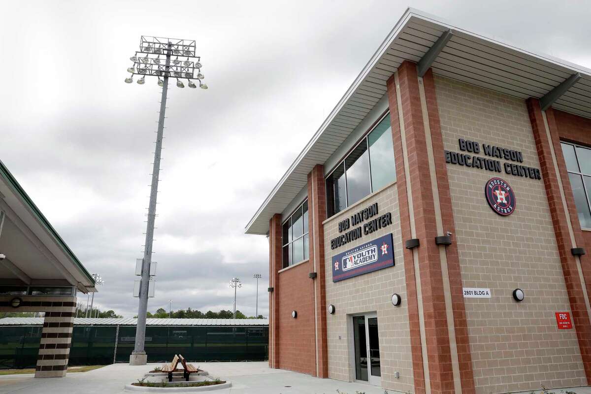 Astros host dedication ceremony for Bob Watson Education Center