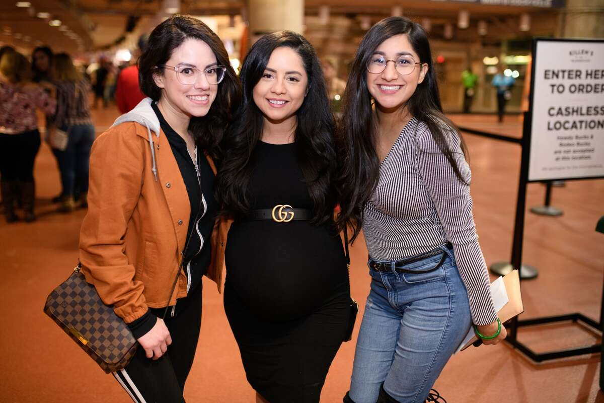 Becky G gets fans dancing at RodeoHouston