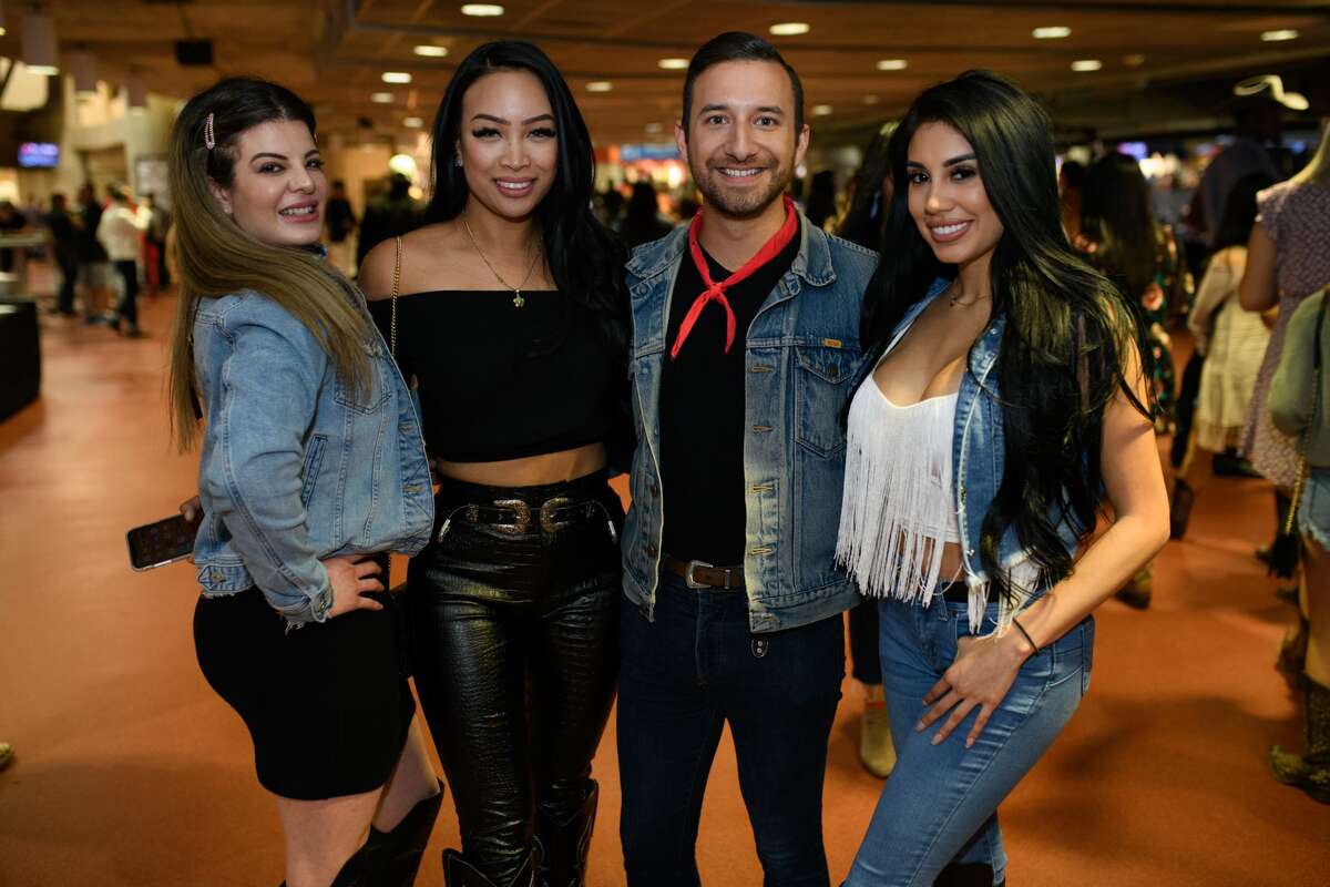 Becky G gets fans dancing at RodeoHouston