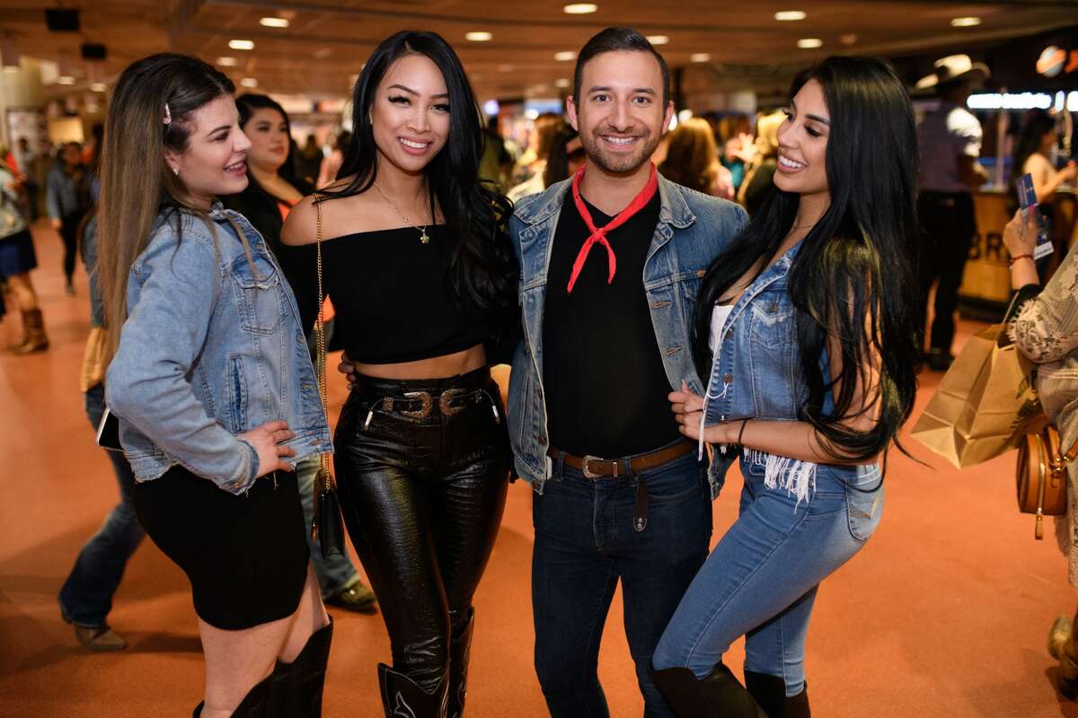 Becky G gets fans dancing at RodeoHouston
