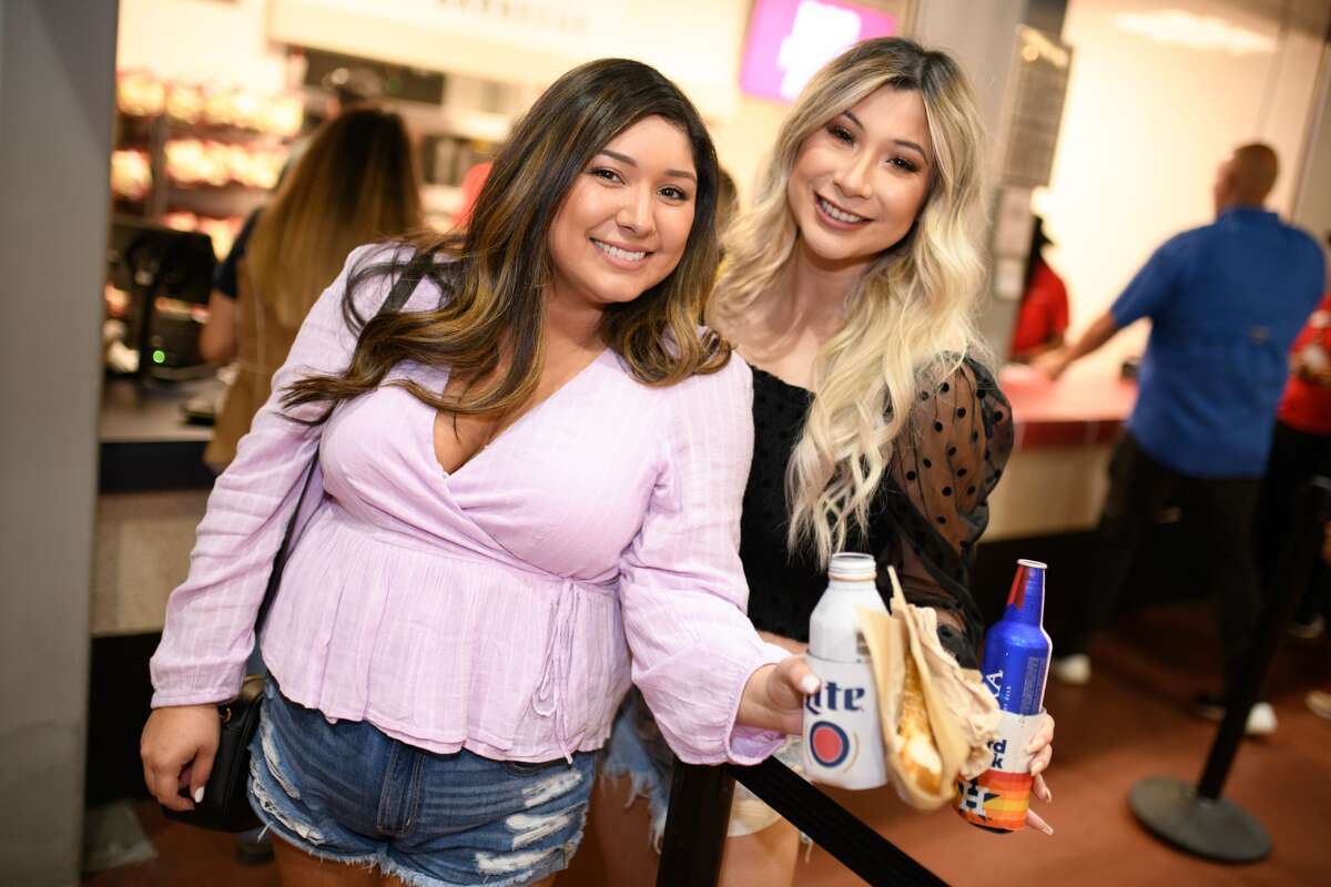 Becky G gets fans dancing at RodeoHouston