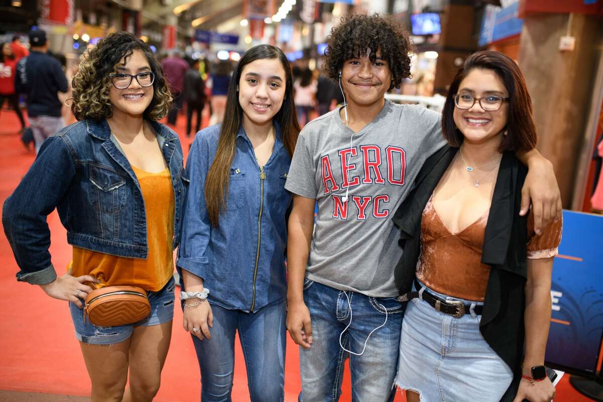 Becky G gets fans dancing at RodeoHouston