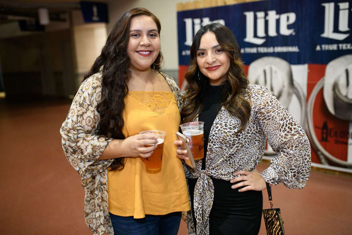 Becky G gets fans dancing at RodeoHouston