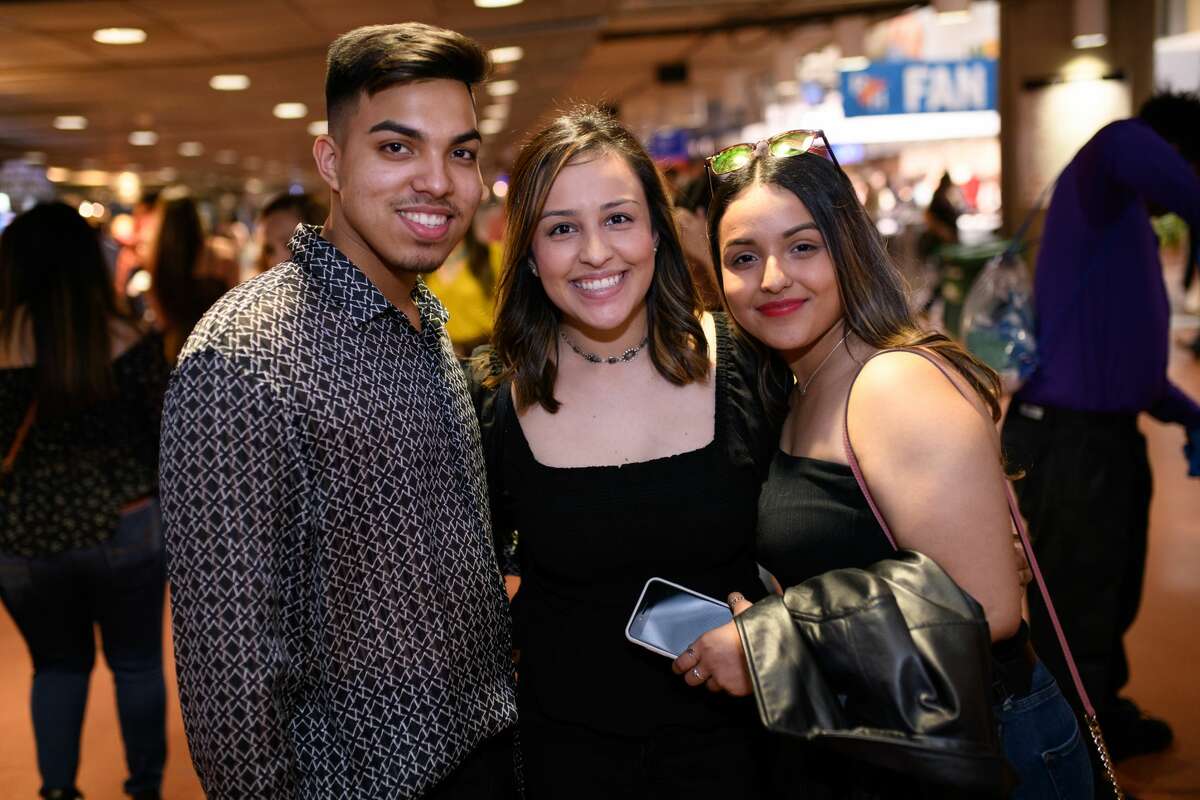 Becky G gets fans dancing at RodeoHouston